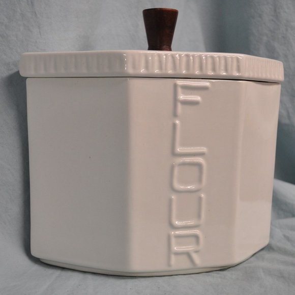Kitchen | 64 Oz Vintage Mcm Deco White Ceramic Flour Canister With Lid ...